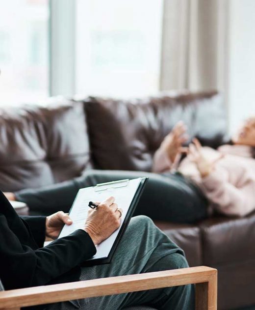 Le métier de psychologue clinicien (formation, missions, salaire) - UCLy