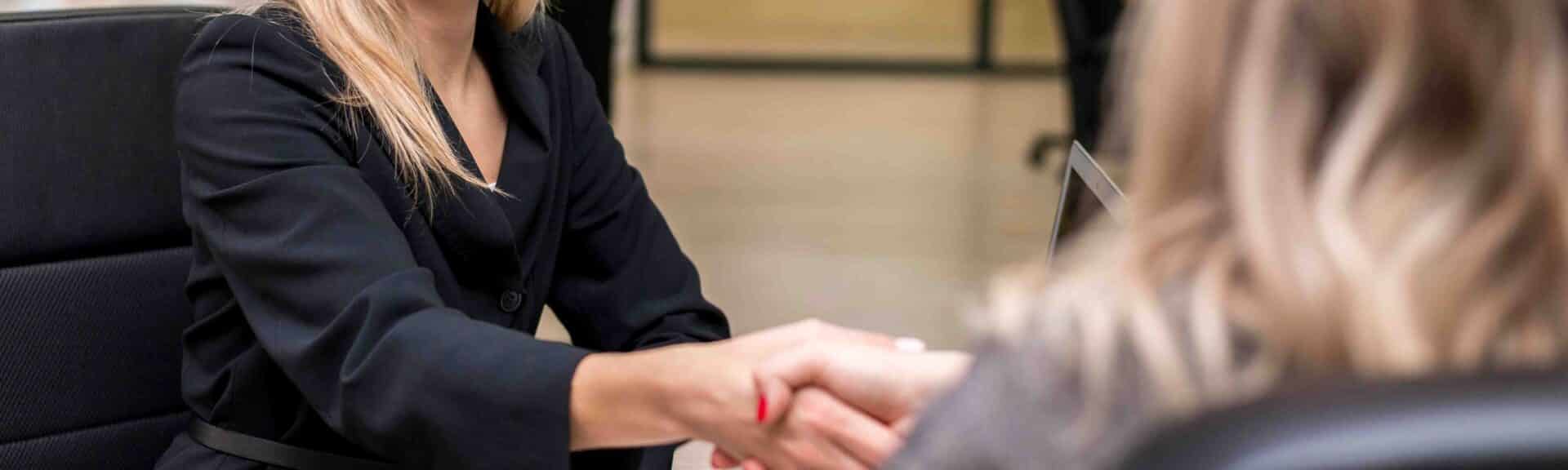 Comment devenir Directeur des Ressources Humaines (DRH) ? - UCLy